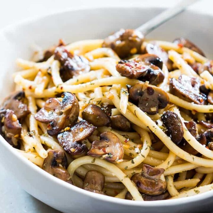 Mushroom Spaghetti Aglio Olio Recipe with the easiest Pasta Sauce